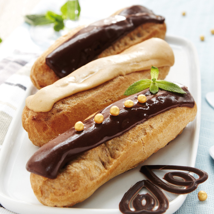 8 Eclairs au café